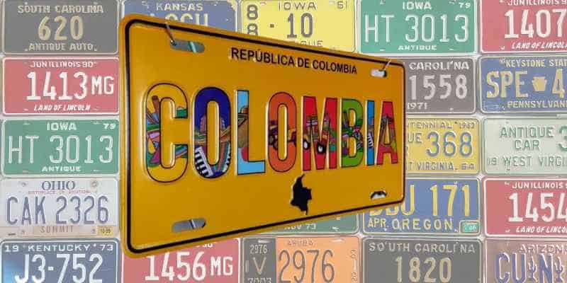 ¿POR QUÉ HAY PLACAS DE DIFERENTES COLORES PARA CARROS EN COLOMBIA?